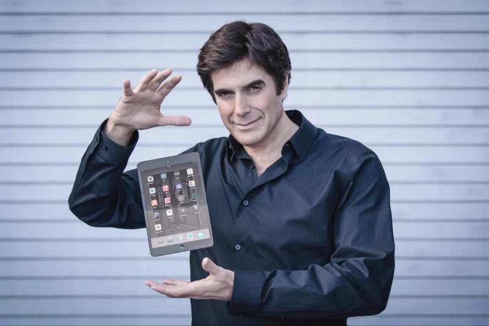 David Copperfield Performs Real Magic Off Stage – All Things Magic